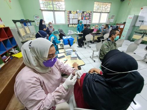 Thousands of Elderly and Mosque Management Officials in South Tangerang ...